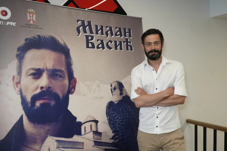 ZIMSKI KORZO: Milan Vasić na trgu u Bijeljini za doček Srpske nove ...